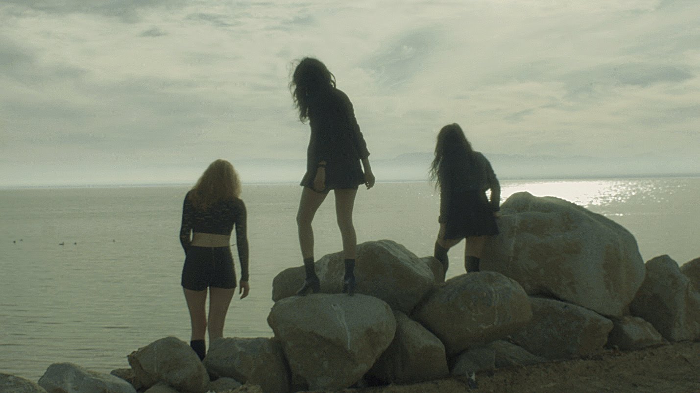 L.A. WITCH - TRAKTIVIST