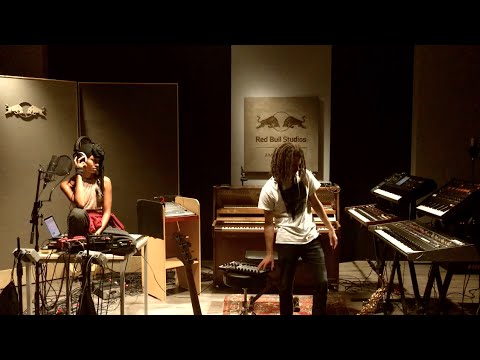 June Marieezy - TRAKTIVIST